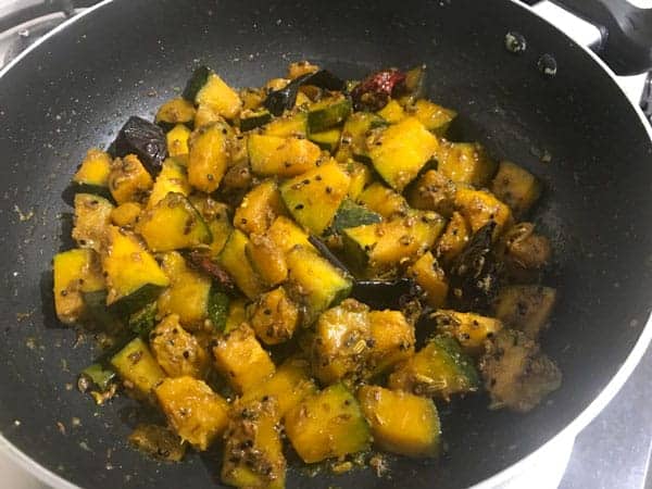Kaddu Ki Sabji (Pumpkin Sabzi Recipe) - Cubes N Juliennes
